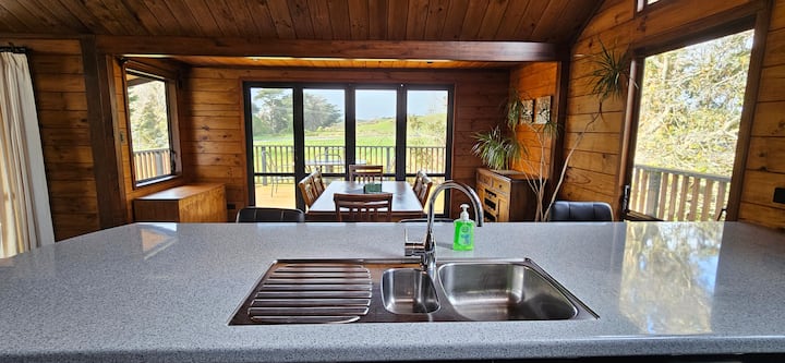 Large 3bdrm Home With Rural Outlook In Whanganui. - Whanganui