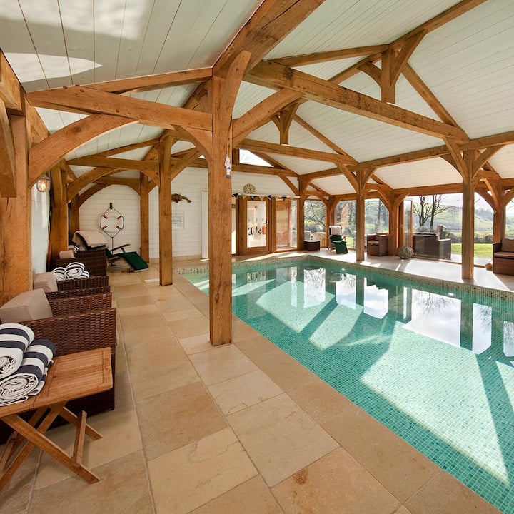 Charming Barn Retreat With Luxurious Pool & Views - Reino Unido