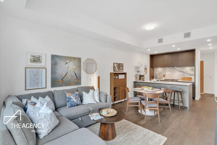 Caban King Suite | Private Patio, Pool, Gyro Beach - Kelowna
