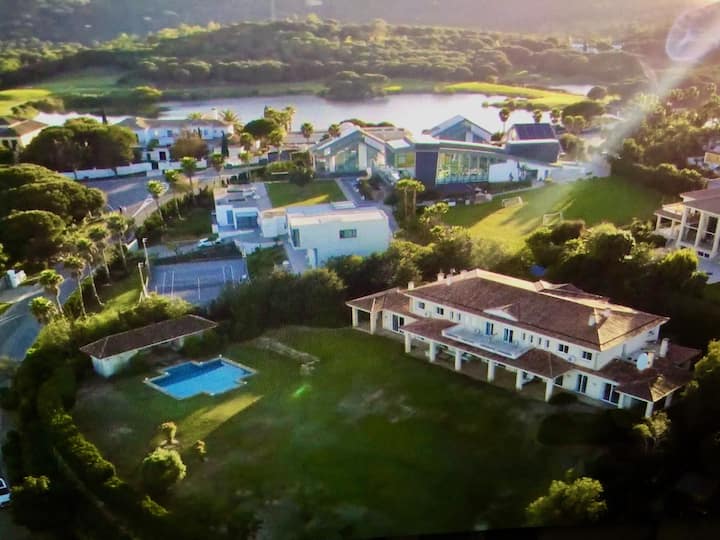 Luxury Mansion | 9 Double Beds - La Línea de la Concepción