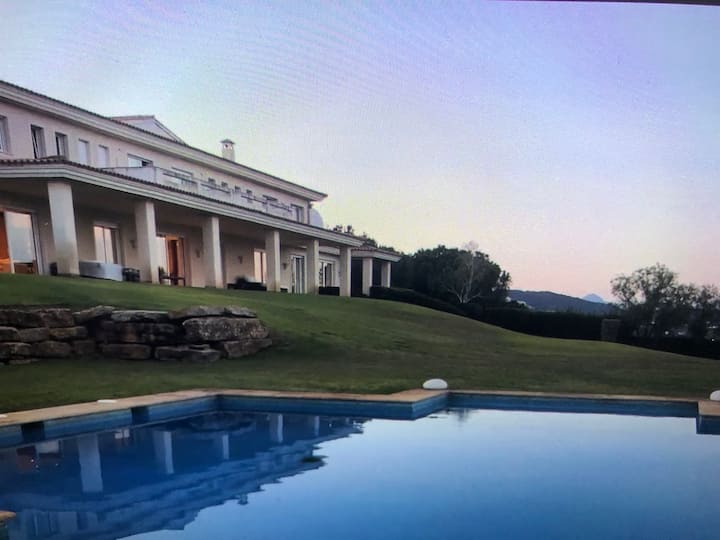 Luxury Mansion | 9 Double Beds - San Roque