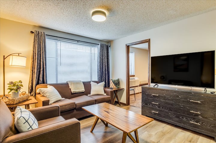 * Indian Hills *Canyon-retreat Iii* 1 Bd & Office! - Wichita