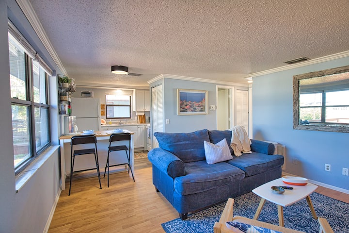 Casa Azul A Beach Oasis! (Pet Friendly Duplex) - Venice, FL
