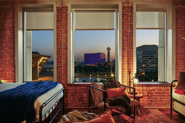 Loft In Downtown Dallas With Skyline Views - Dallas, TX