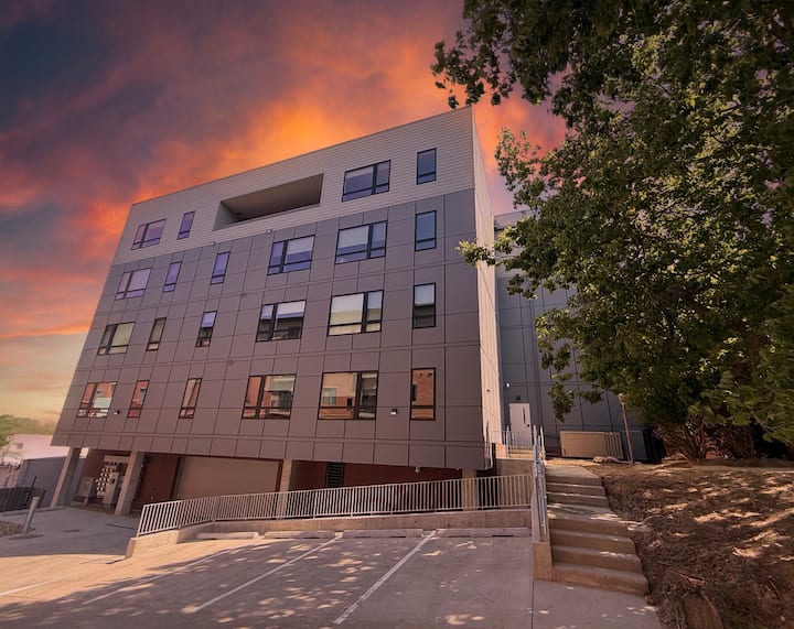 #405 Spacious Boutique Apt | Near Blackstone, Unmc - Council Bluffs, IA