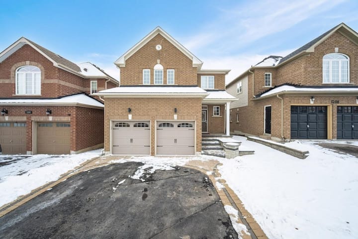 Lovely & Spacious Place To Stay - Clarington