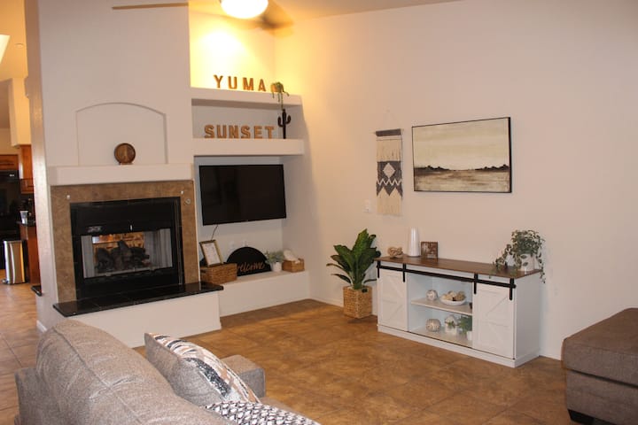 Yuma Sunset Villa | Ideal For Long Stays - Yuma, AZ