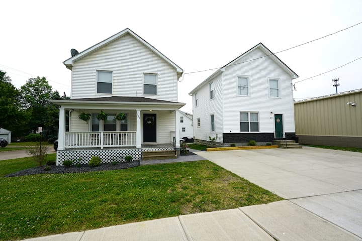 2 Homes, 7br | Gather & Relax - Grafton, OH