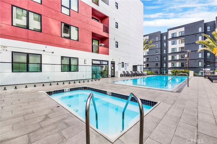 Modern Central La Condo | 2br, 2ba | New Listing - Los Angeles, CA