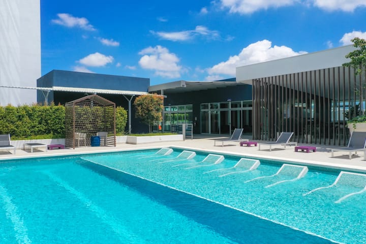 Piscina, Gimnasio, Parqueo & Cerca De Estadios - San José