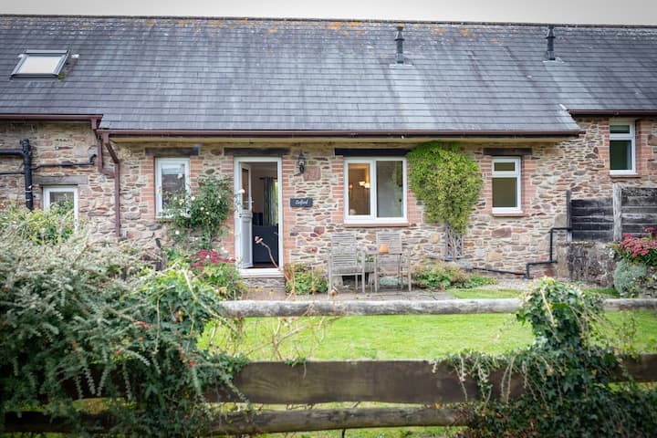Dog Friendly With Fenced Garden & Stunning Views - Minehead