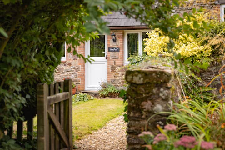 Dog Friendly Exmoor Getaway With Home Comforts - Somerset, UK