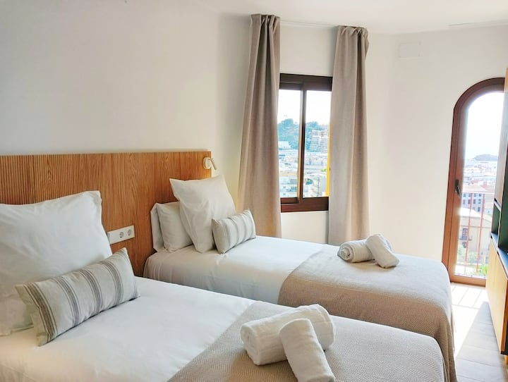 Vrm – Coastal Splendor With Terrace + Sea Views - Tossa de Mar