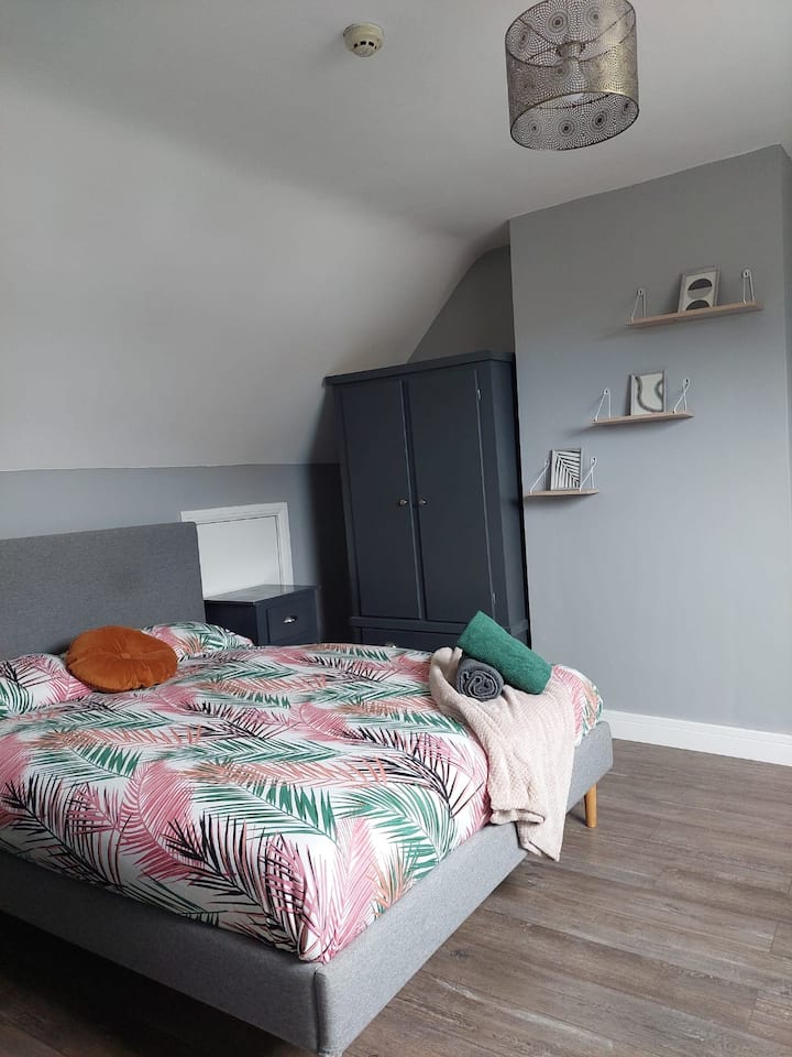 Serene 2 Bedroom Flat - Sheffield