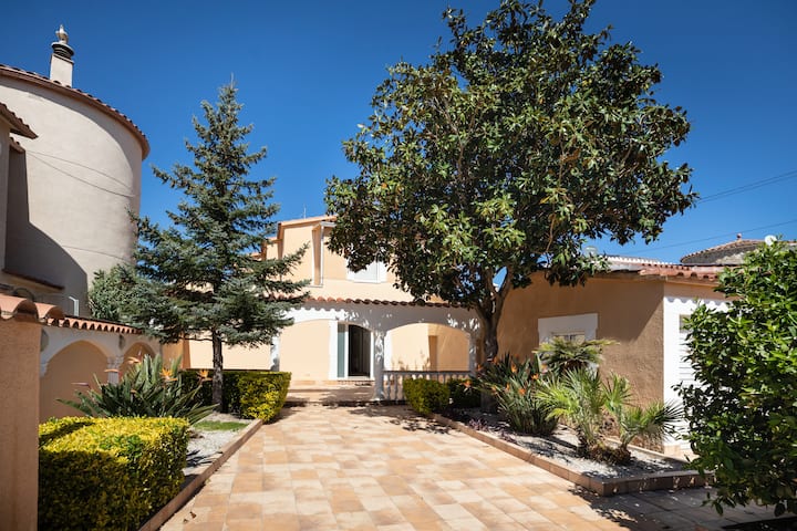 Вилла на канале в Эмпуриабрава - Empuriabrava