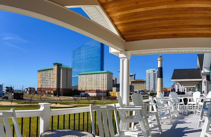 Ratedtop 5%, Sleeps 32, Ocean Views, 14 Queen Beds - Atlantic City, NJ
