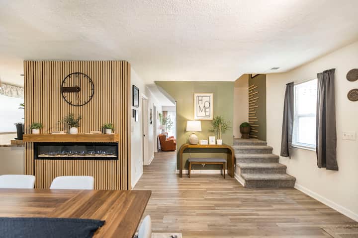 Charming Farmhouse Getaway 8 Beds - Warner Robins, GA