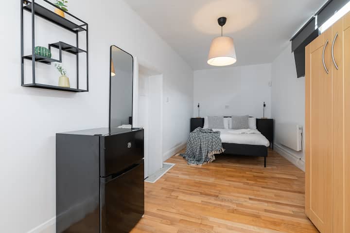 Beautiful Double Bedroom In Ballybough - Leinster