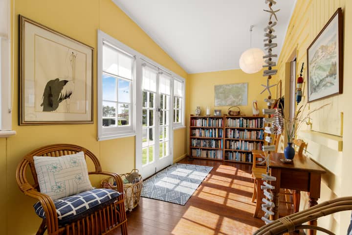 "Coastal Charm" Ocean View, 4 Bedroom Beach House - Urunga