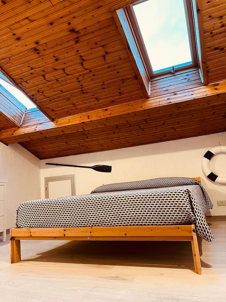 La Mansardina - Solo Adulti: 1 Min Spiaggia, Treno - Chiavari