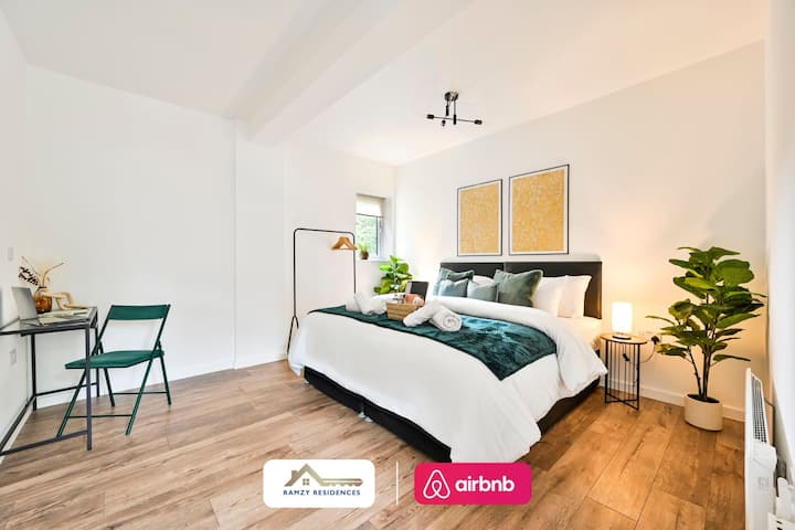 10% Off Weekly | Business & Pleasure Green Suite - Sevenoaks