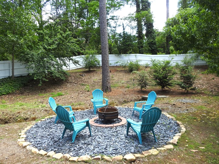 Stylish Retreat | Fire Pit | Porch - Roswell, GA