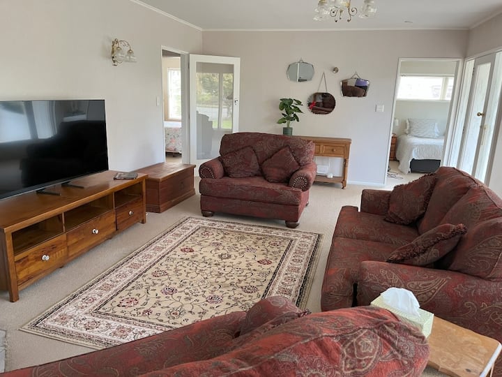Peaceful, Spacious Two Bedroom Home In Masterton - Masterton