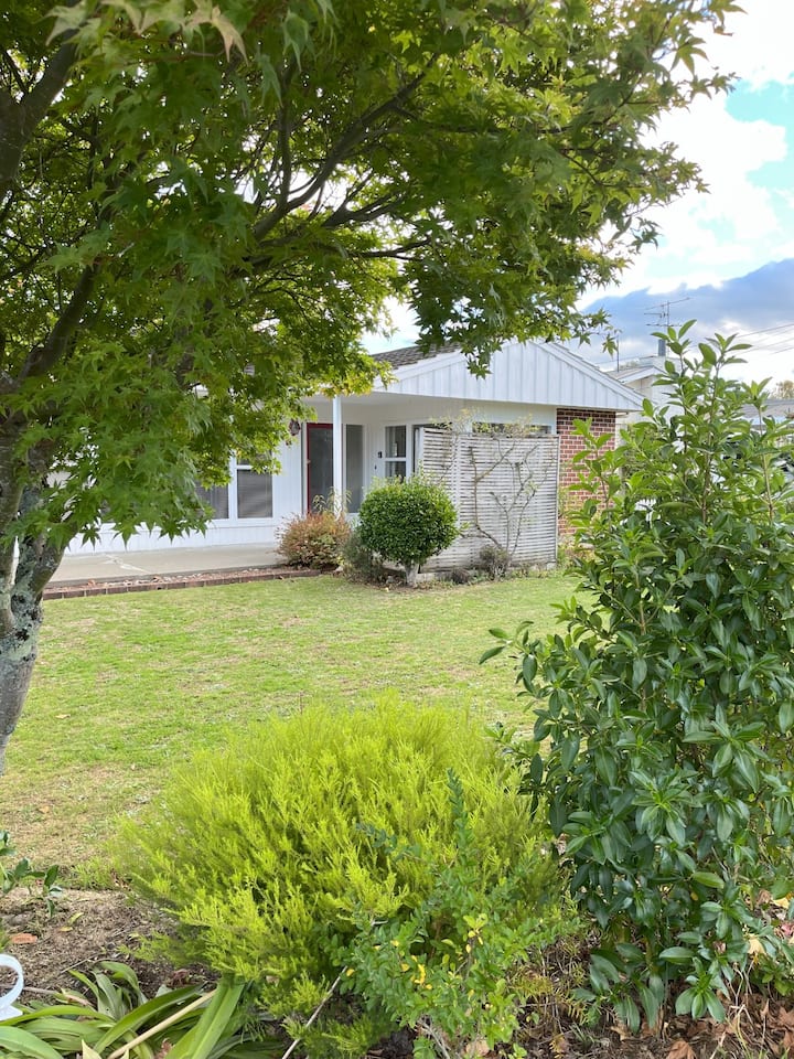 Peaceful, Spacious Two Bedroom Home In Masterton - 마스터튼