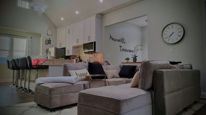 Custom 6 Master Beds 6.5 Baths With Crazy Kitchen - Knoxville, TN