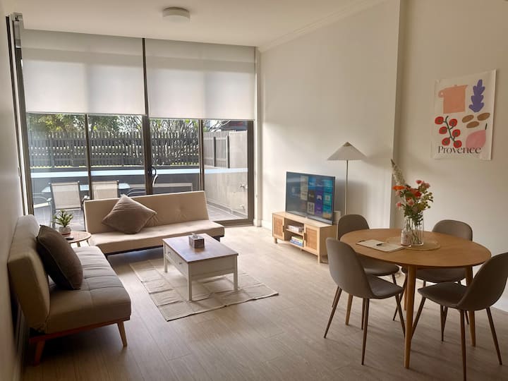 6 Beds + Parking | 1min Qudos | Private Courtyard - Burwood