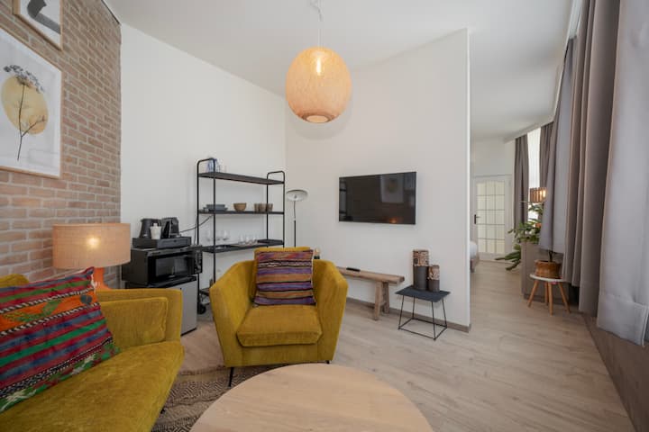 Romy&travis | Spacious Studio - Brugge