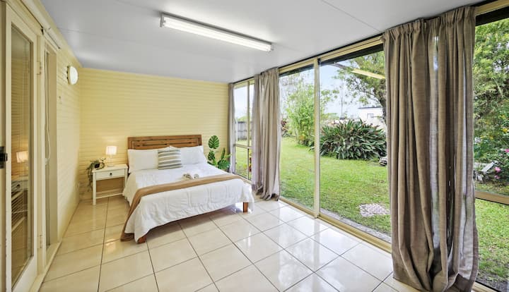 King Bed, Walk To Beenleigh Village & Marketplace - Gold Coast