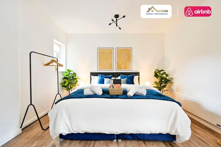 10% Off Weekly | Business & Pleasure Blue Suite - Sevenoaks