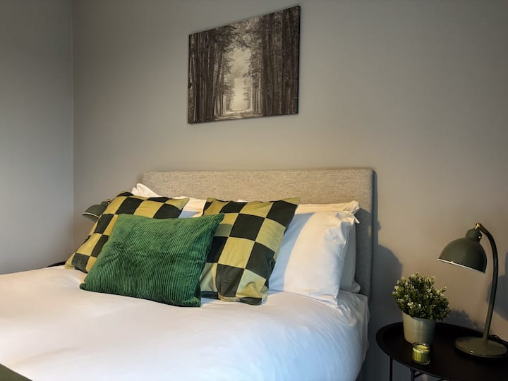 Hill Apartment - 2 - Bedroom Apt - Dublin