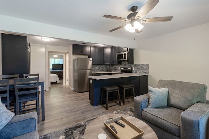 Charming 1-bed, 1-bath Modern Retreat - Columbia, MO