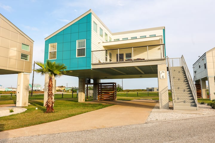 Pet Friendly Large Beach Bungalow - Matagorda Beach, TX