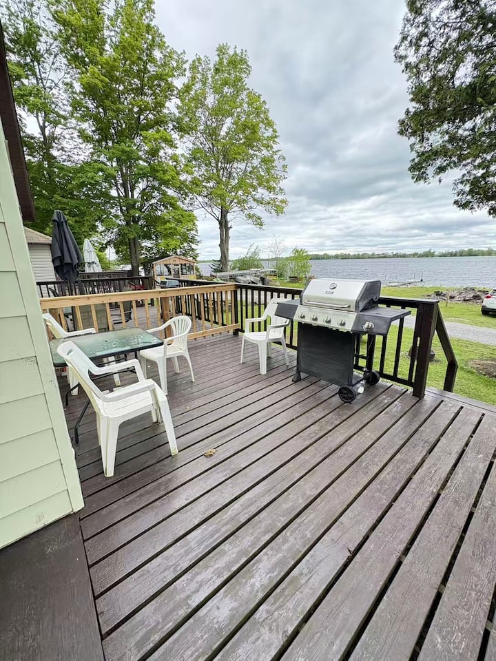 Lakefront Cottage#3  Cozy Family Friendly - Prince Edward