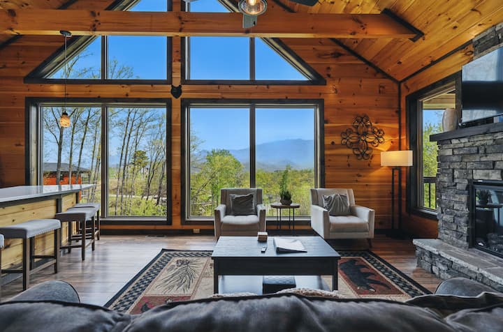 Sweetgum Lodge Panoramic View, Hot Tub, Game Room - Gatlinburg, TN