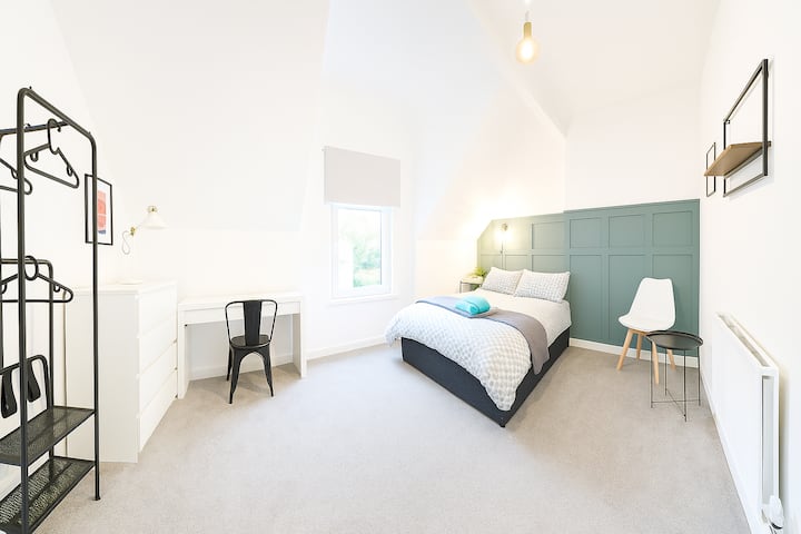 Spacious Belfast Townhouse- 4 Double Bed - George Best Belfast City Airport (BHD)