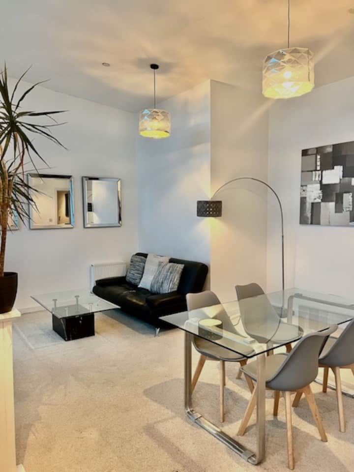 Penthouse-2 Bed/2 Bath-free Parking-views - Bedford