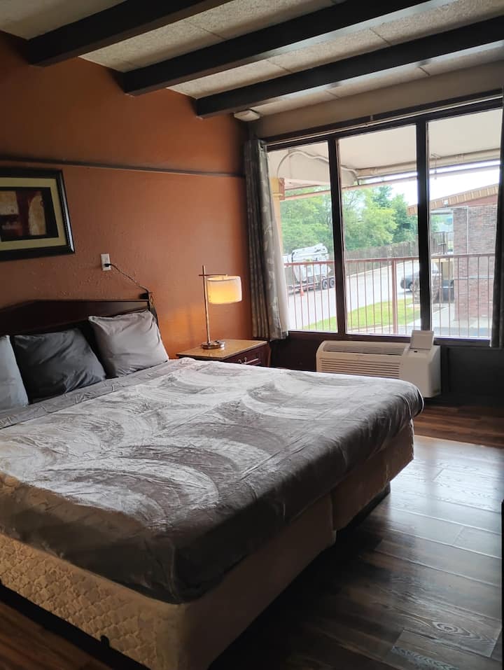 (243) 2 Bedroom/2 Bathroom Apt W/ Full Kitchen - BREC's Baton Rouge Zoo