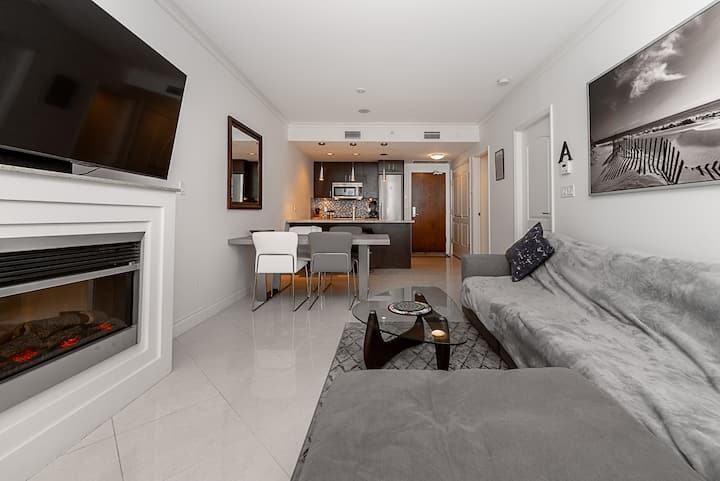 Modern Shipyard Condo - North Vancouver