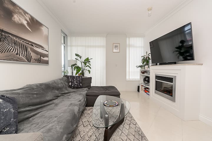 Modern Shipyard Condo - Mount Seymour