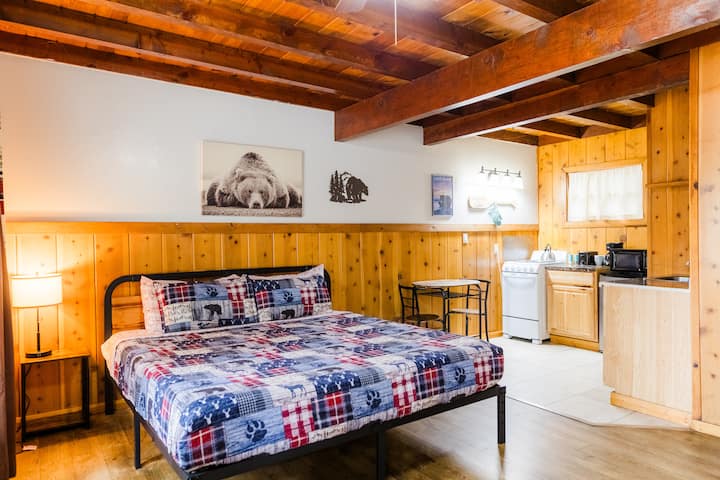 01: The Cascade Falls Studio At The Washoe Lodge - Fallen Leaf, CA