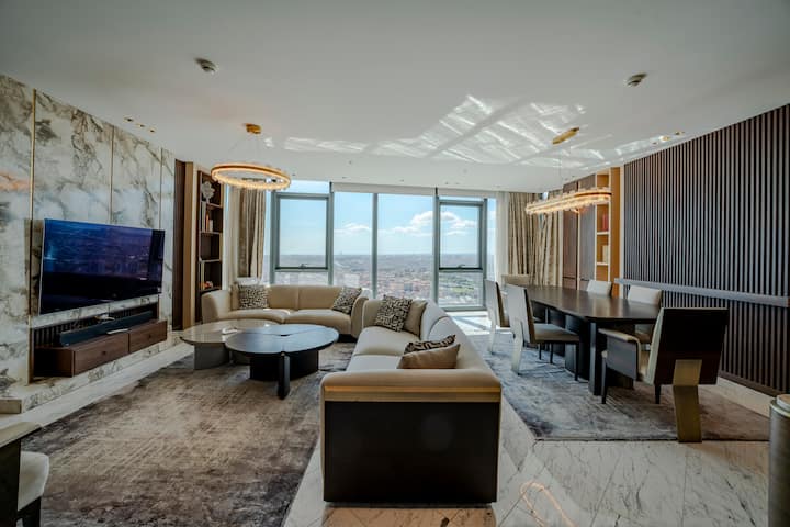 The Crown Jewel Suite : 3br + 2bath Highrise Views - İstanbul