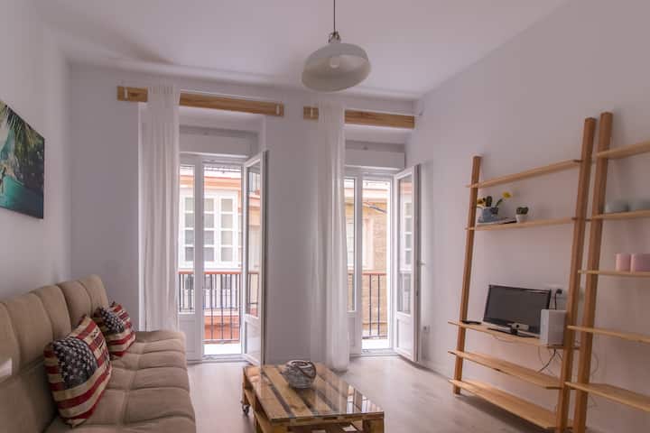 Coqueto Apartamento En El Centro De  Cadiz - Cádiz