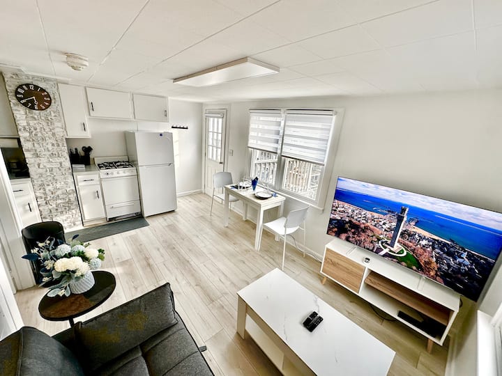 Charming 1 Bedroom, Water Bay View, Commercial St - Provincetown, MA