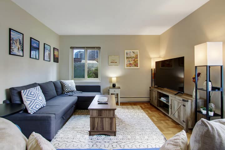 Downtown Seattle Convention Center Condo W/parking - Eastlake - Seattle