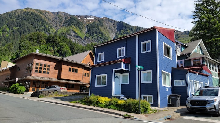 Downtown Studio Apartment Close To Everything! - Juneau, AK