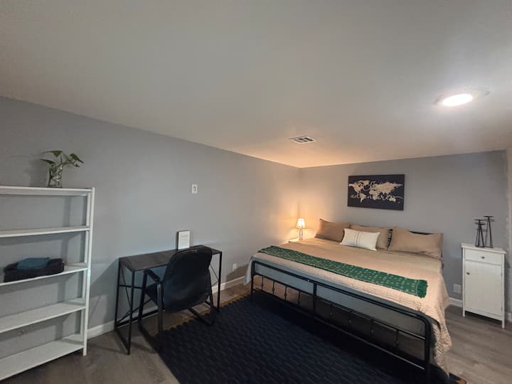 Kozy King Bed Suite Near Samsung/ Master Suite - テーラー, TX